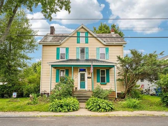 416 E New Castle St, Zelienople, PA 16063
