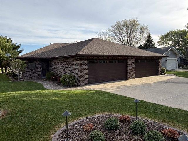 416 Emerald Dr, Arnolds Park, IA 51331