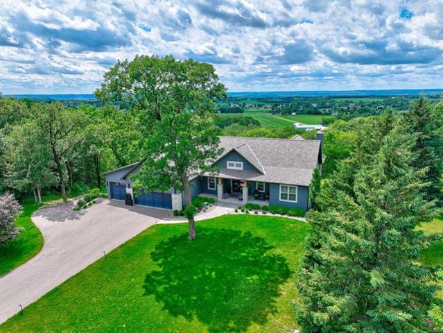 416 Eagle Bluff Dr, Hudson, WI 54016