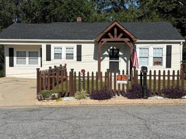 416 Edgewood Dr SW, Lenoir, NC 28645