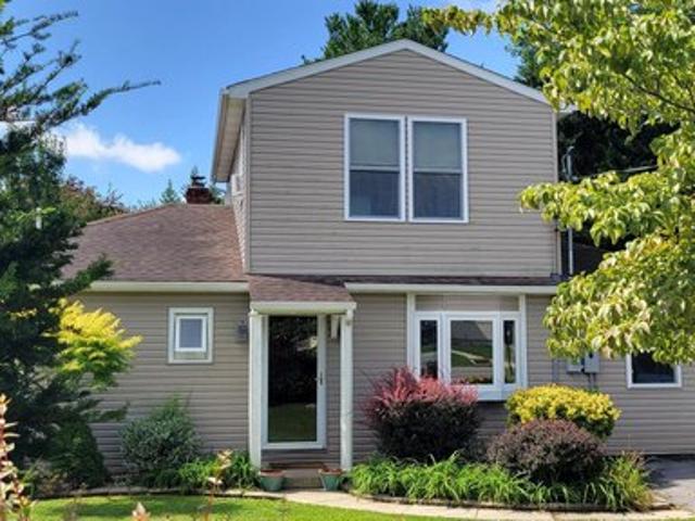416 Fairview Dr, Hanover, PA 17331