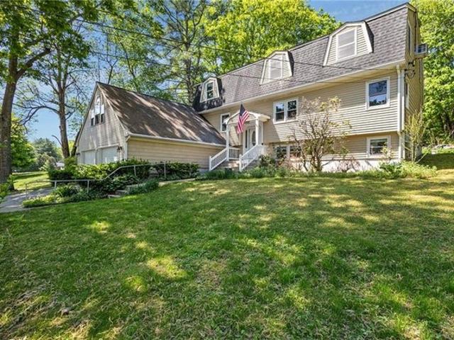 416 Farnum Pike, Smithfield, RI 02917
