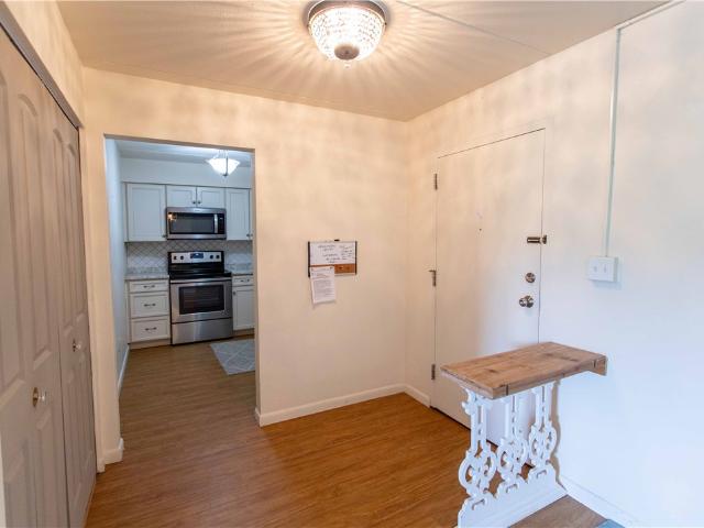 416 Isabella St 303