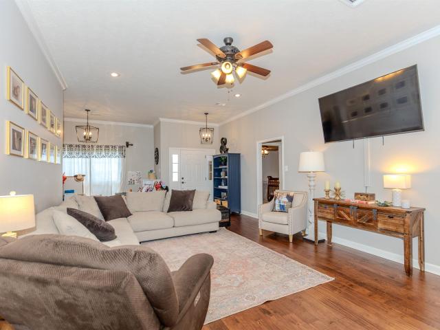 416 Oakwood Lane