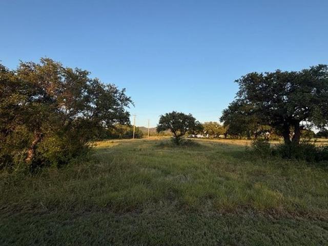 416 Oriole Dr, Camp Wood, TX 78833
