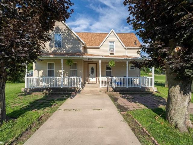 416 Oswego St, Tama, IA 52339