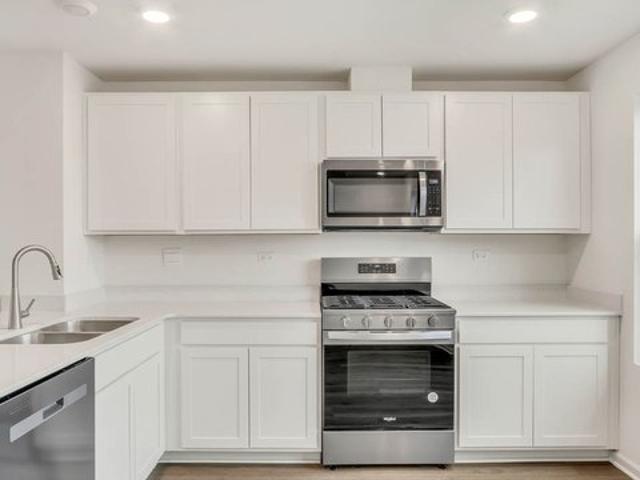 416 Lakeshore Ct, Saint Charles, IL 60174