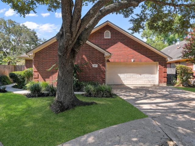 416 Live Oak Ln, Friendswood, TX 77546 | MLS #17713 | Compass