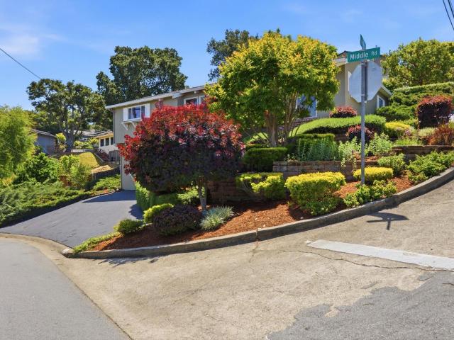 416 Middle Road