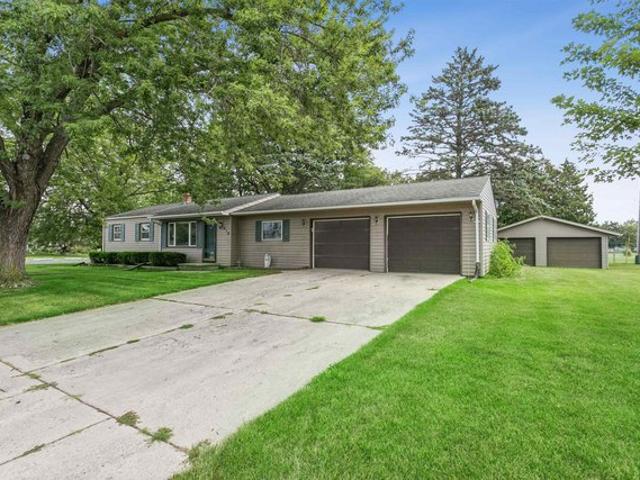 416 N 3rd St, Reedsville, WI 54230