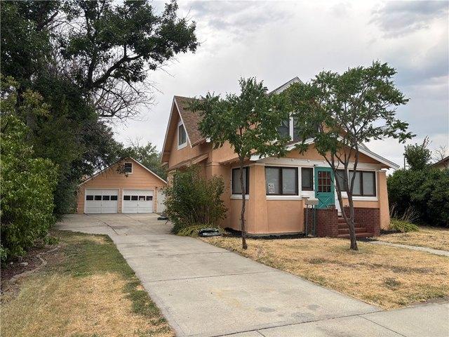 416 N Cody Ave, Hardin, MT 59034
