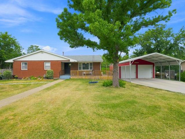 416 N Douglas St, Wellington, KS 67152