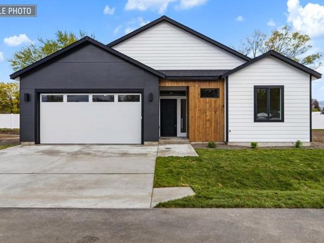 416 N Moen Ln, Greenacres, WA 99016