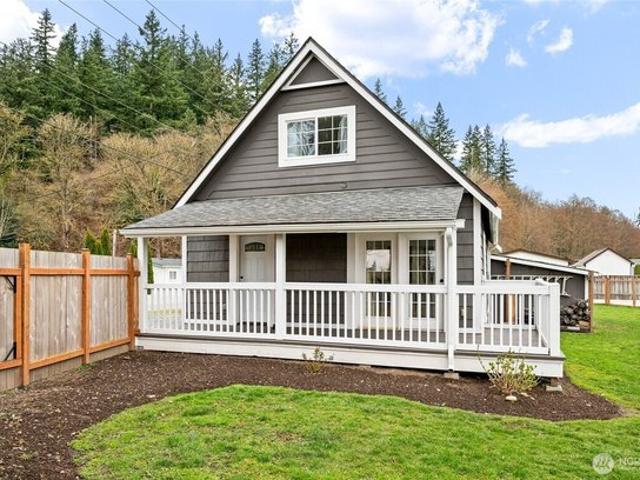 416 N Regent St, Burlington, WA 98233