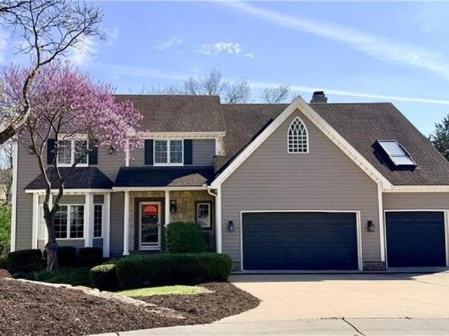 416 NW Highcliffe Cir, Lee's Summit, MO 64081