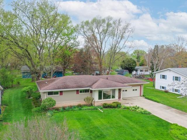 416 S Woodland Dr, Whitewater, WI 53190