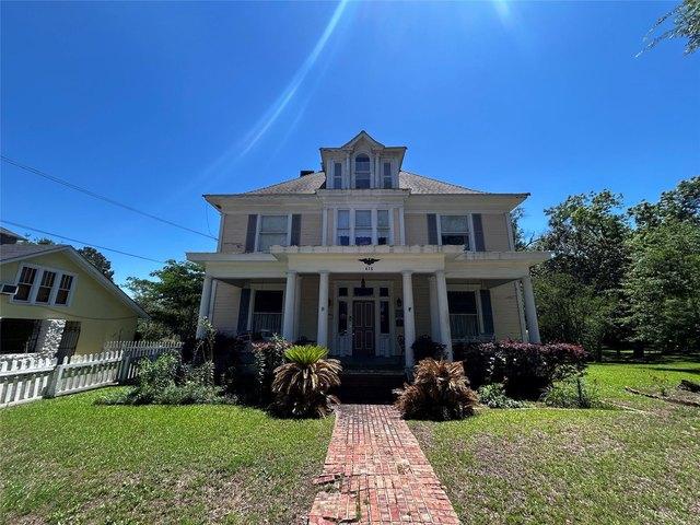 416 Shelbyville St, Center, TX 75935