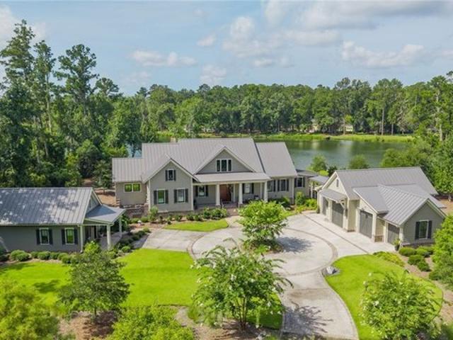 416 Spanish Moss Ln, Richmond Hill, GA 31324