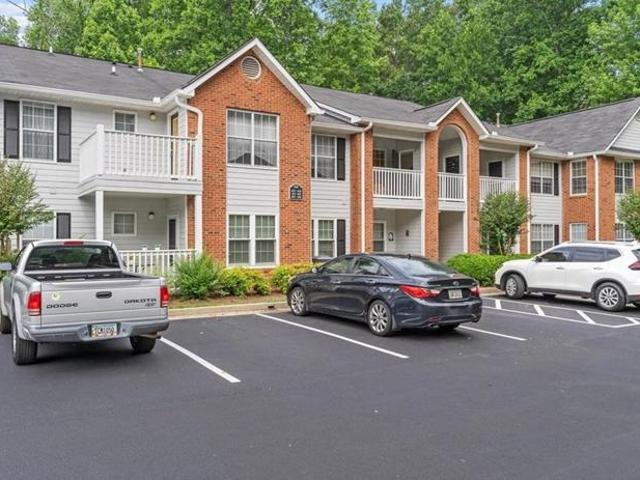 416 Streamside Dr, Roswell, GA 30076
