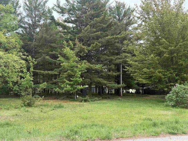 416 Sunnybrook Rd, Marquette, MI 49855