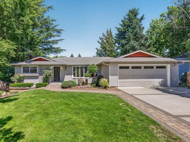 416 Picadilly Cir, Medford, OR 97504