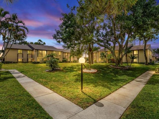 416 Pine Glen Ln #D2, Greenacres, FL 33463