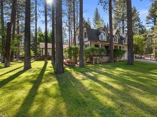 416 Pineview Dr, Big Bear City, CA 92314