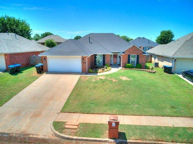 416 Rolling Meadow Dr, Noble, OK 73068