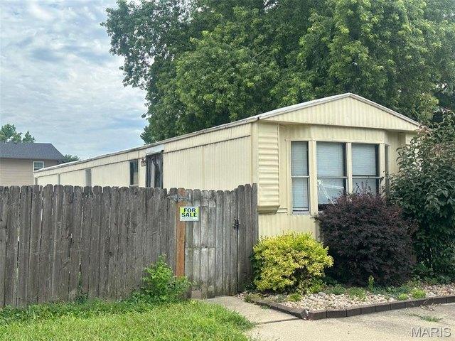 416 Red Bird St, Troy, IL 62294