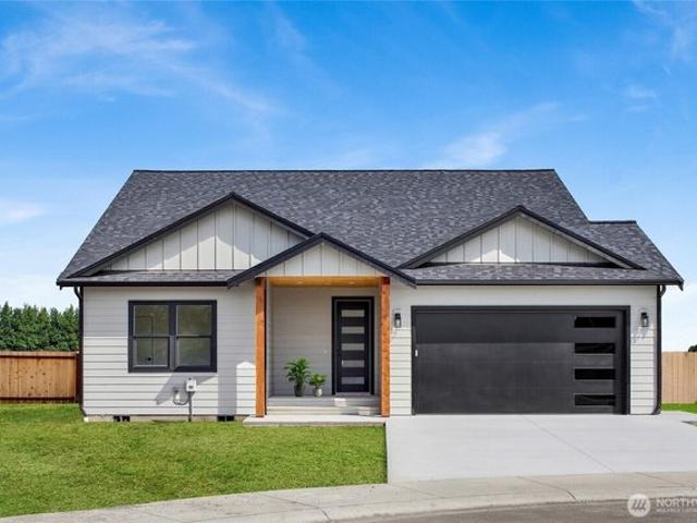 416 W 4th St, Everson, WA 98247