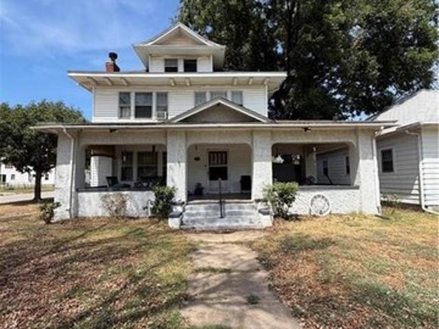 416 W 3rd St, Coffeyville, KS 67337