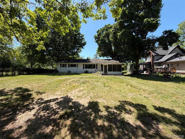 416 W Corunna Avenue