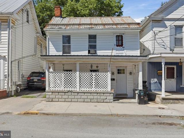 416 W John St, Martinsburg, WV 25401