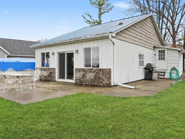 416 W Russell Dr, Coldwater, MI 49036