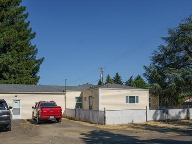 416 W Stewart Ave, Medford, OR 97501