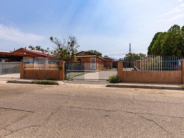 416 Vermont St NE, Albuquerque, NM 87108
