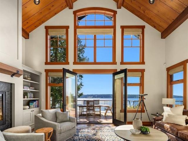 4174 Beach Dr, Freeland, WA 98249