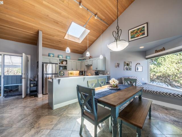 4175 n highway 101 # a 2