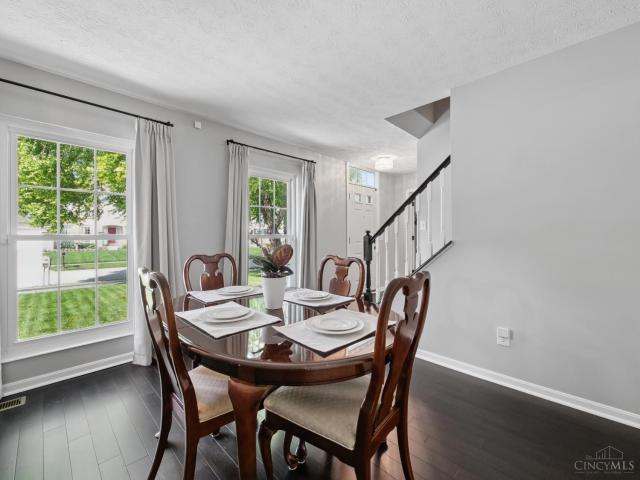 4176 Knollview Court
