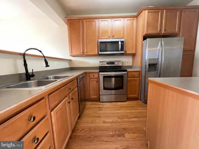 4177 Lochleven Trail, Unit 1501B, Fairfax, VA 22030 | MLS #VAFX2292 | Compass