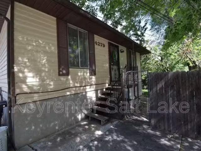 41790537 4279 S St #B