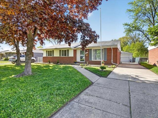 41725 Arthur St, Belleville, MI 48111
