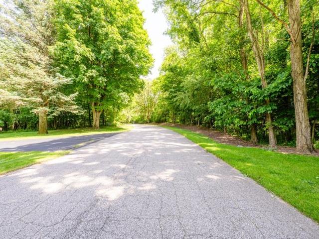 4172 Pinewood Dr, Benton Harbor, MI 49022