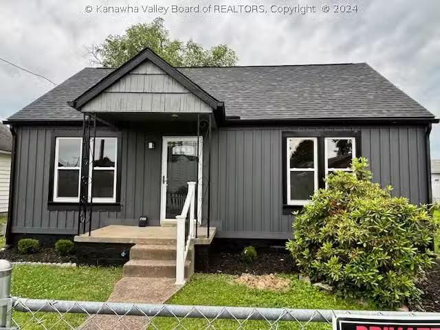 417 18TH ST, DUNBAR, WV 25064 Single Family Residence For Sale.