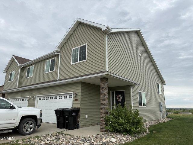 417 8th St NW, Watford City, ND 58854
