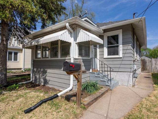 417 9th St, Silvis, IL 61282