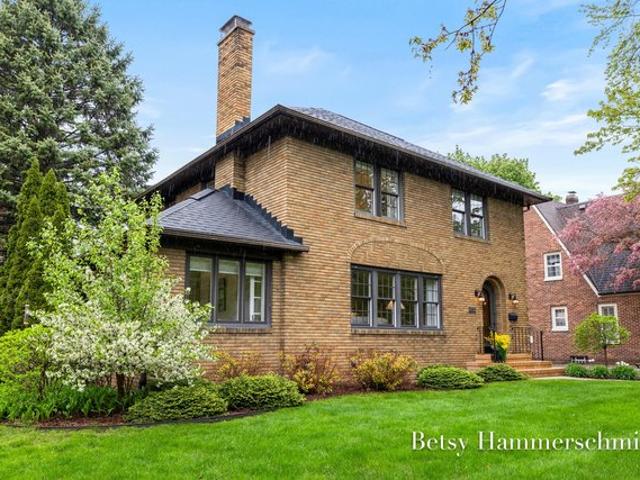 417 Cheshire Dr NE, Grand Rapids, MI 49505
