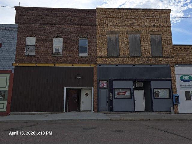 417 and 415 Saint James St, Wynot, NE 68792