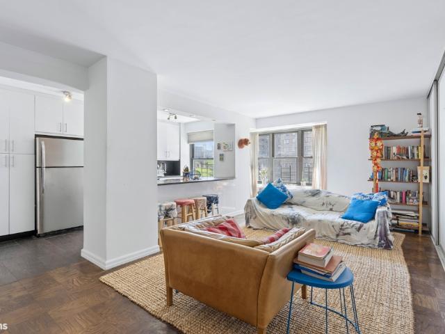 417 GRAND Street D302