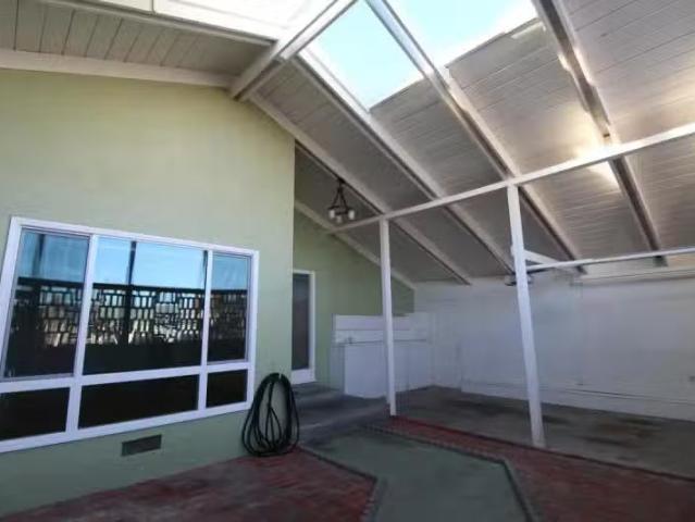 417 Kitty Hawk Rd, Alameda, CA 94501